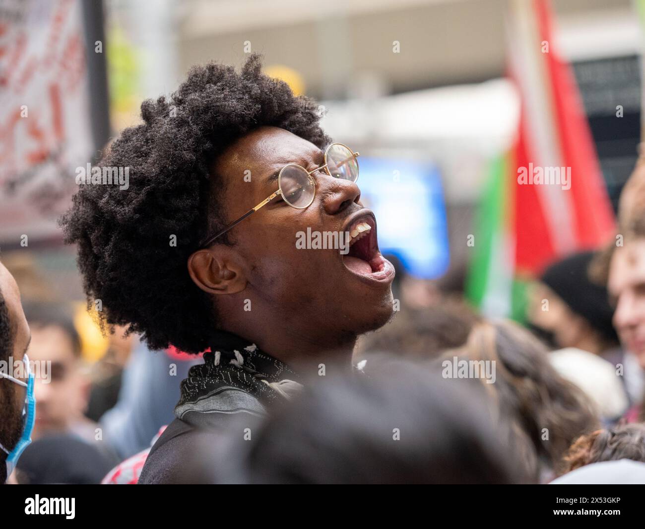 2024 met gala crowd hi-res stock photography and images - Alamy