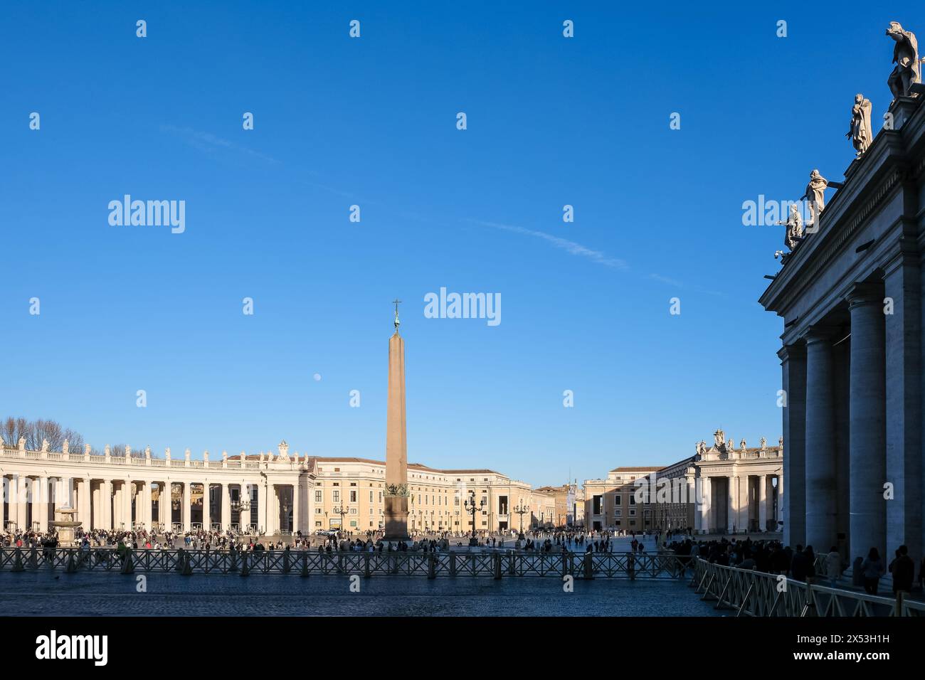 View of Saint Peter's Square in Vatican City, the papal enclave in Rome ...
