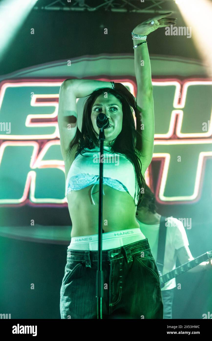 Music Concert - Leah Kate - The Super Over Tour Leah Kate Milan Santeria Toscana 31 Italy ...