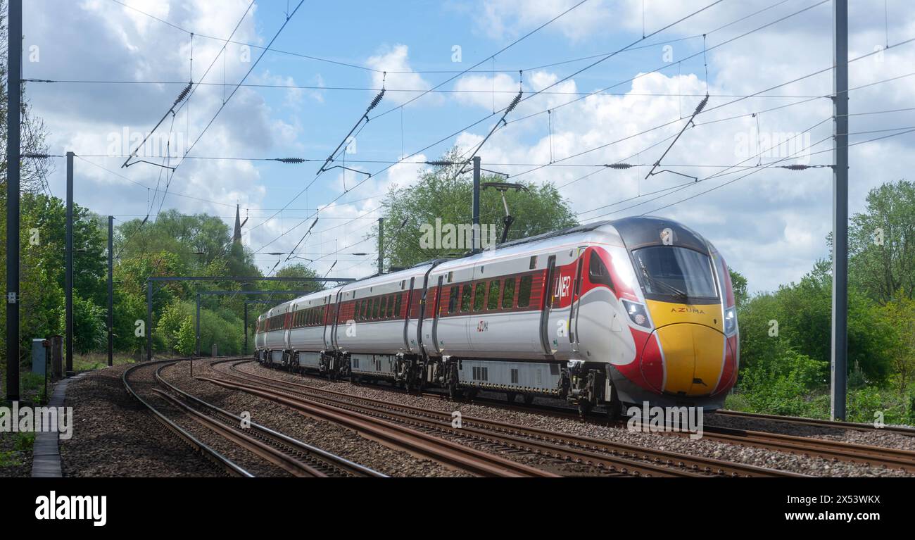 Class 801112 & 801111 form a ten coach service from London Kings Cross ...