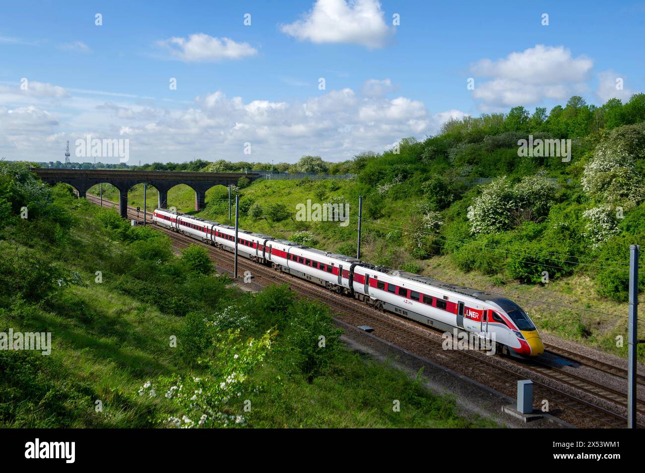 Class 800 212 heads north between Huntingdon and Abbots Ripton ...