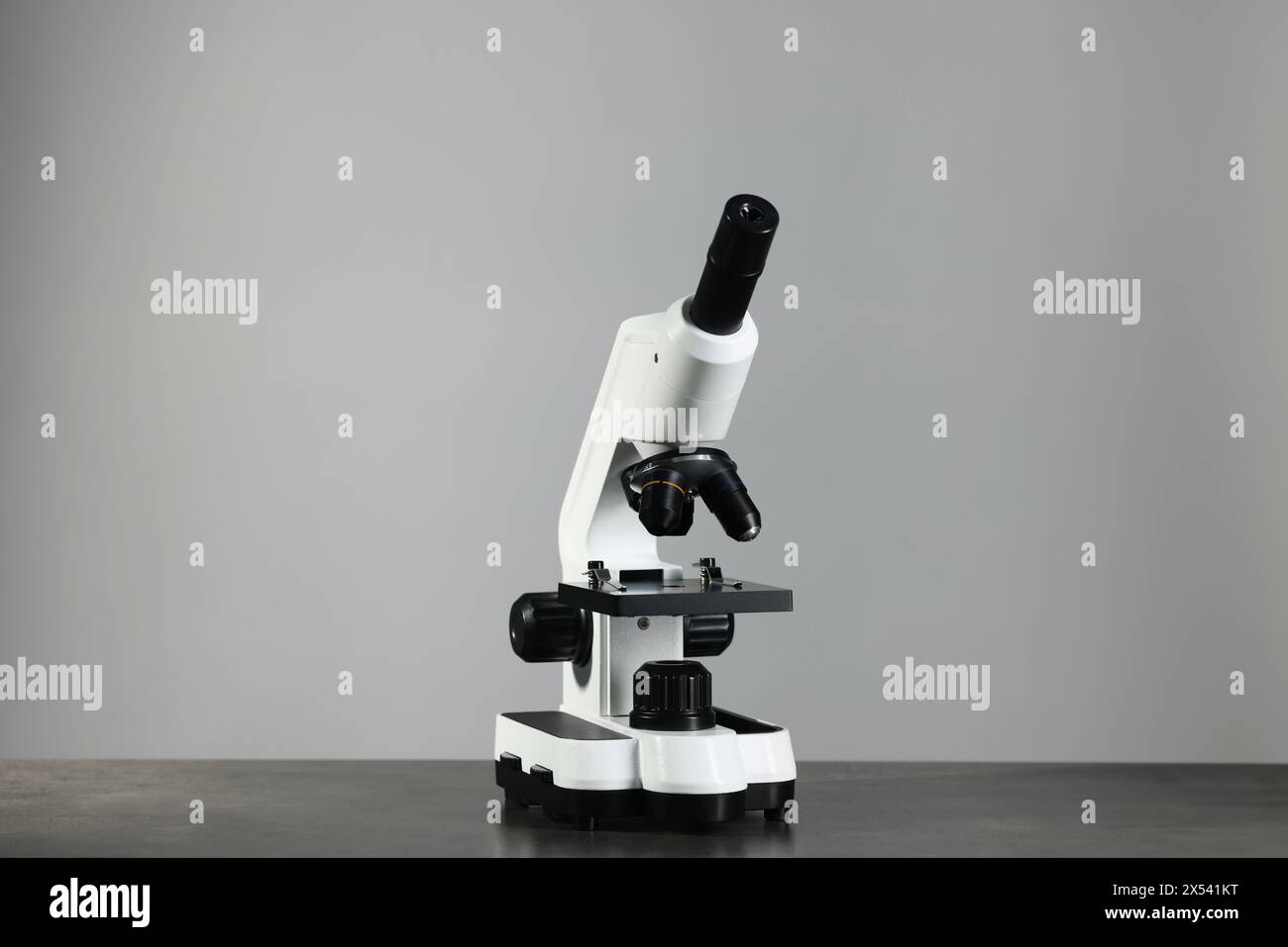 Grey microscope hi-res stock photography and images - Alamy