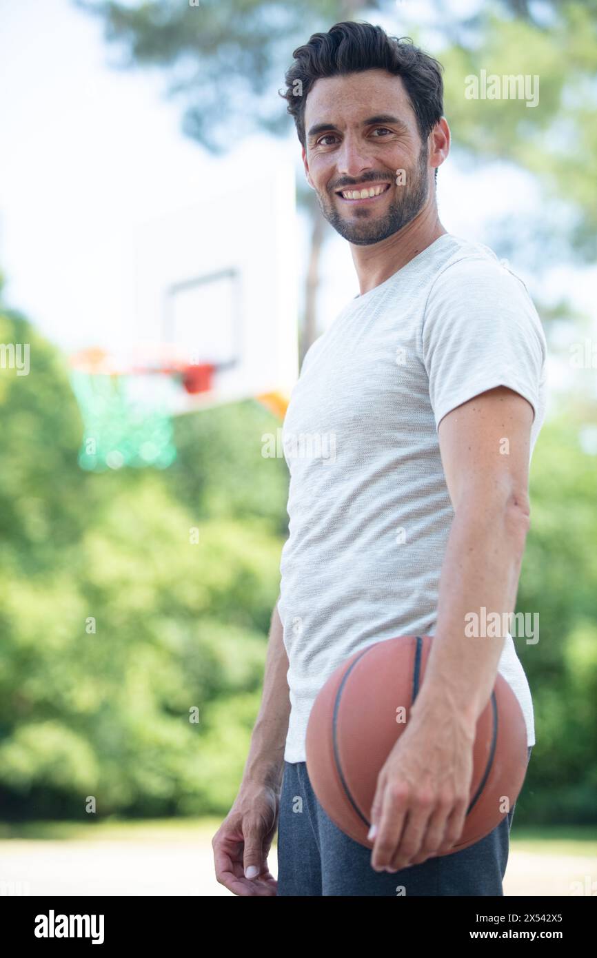 a smiling basketball player outdoors Stock Photo - Alamy