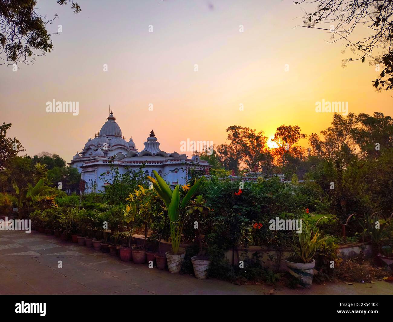 Ramkrishna math (monastery) in Lucknow, India Stock Photo - Alamy