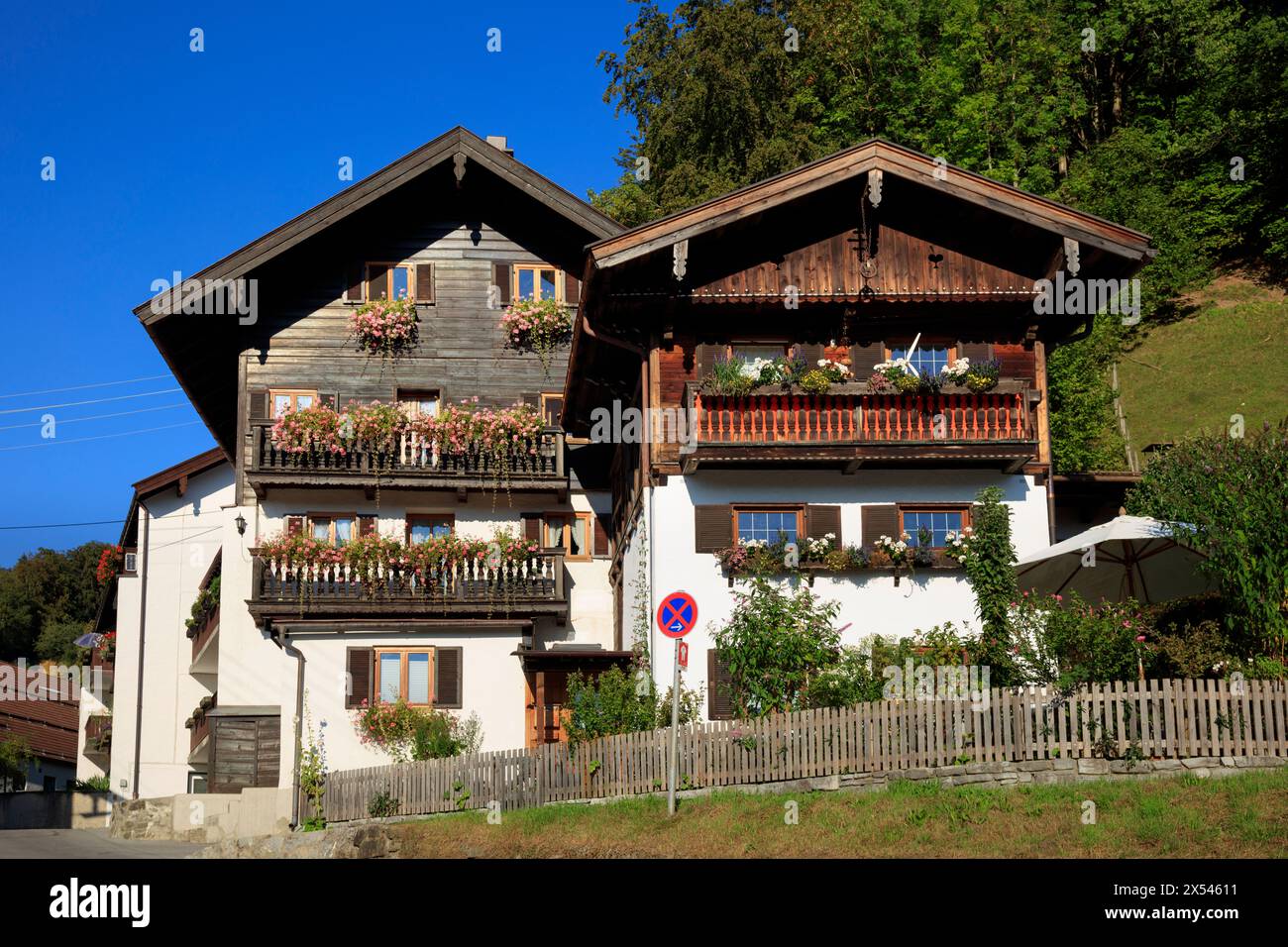 Typical bavarian house hi-res stock photography and images - Alamy