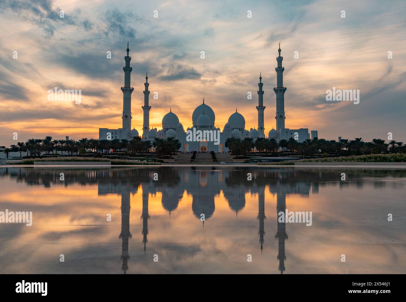 A picture of the Sheikh Zayed Grand Mosque reflected on the Oasis of ...