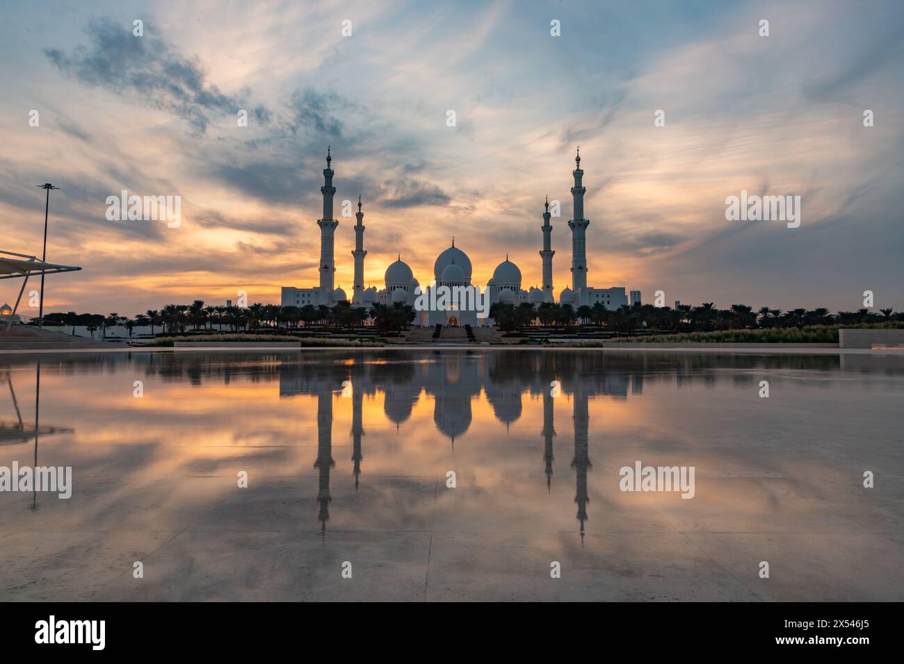 A picture of the Sheikh Zayed Grand Mosque reflected on the Oasis of ...