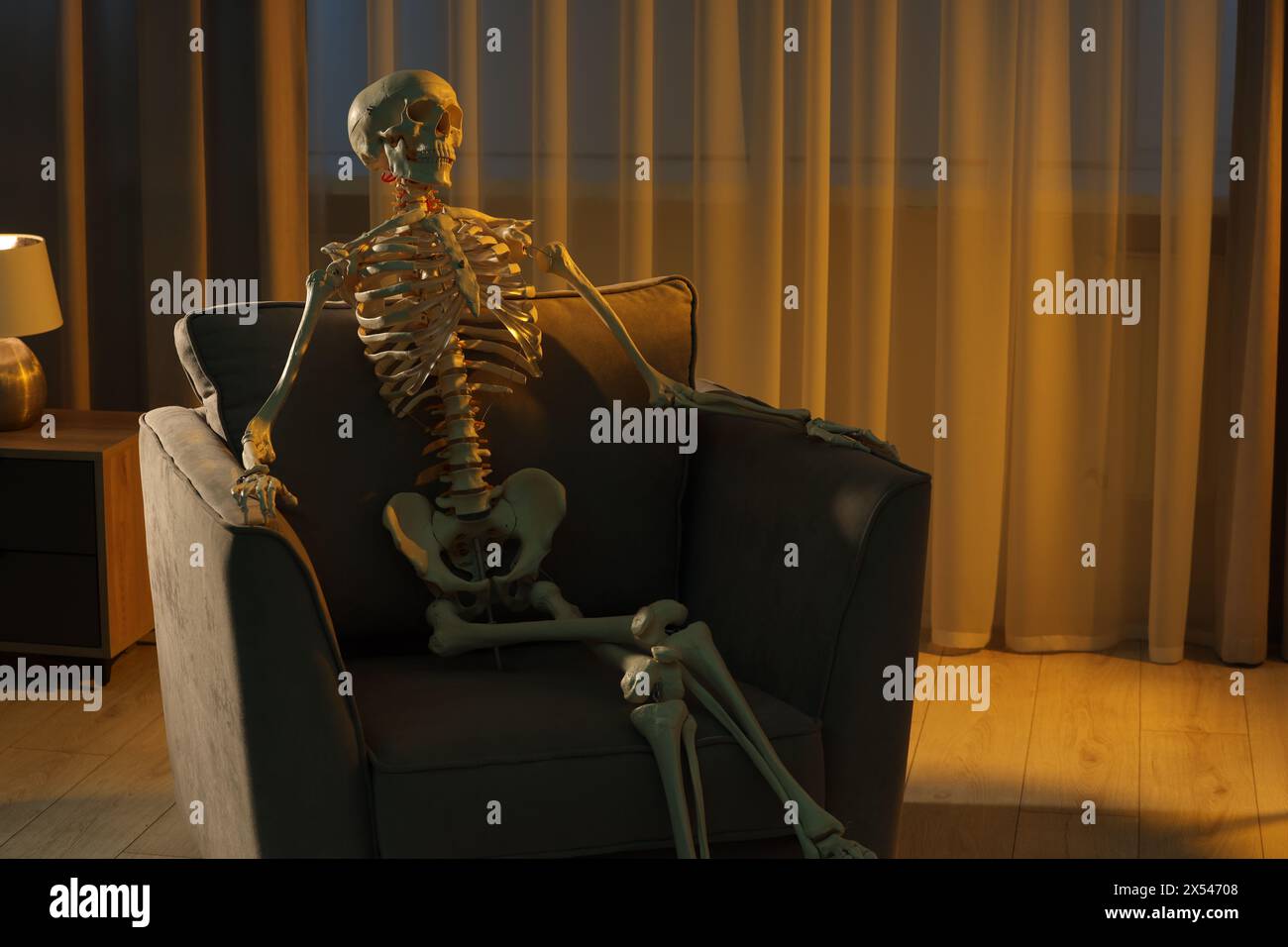 Skeleton sitting chair hi-res stock photography and images - Alamy