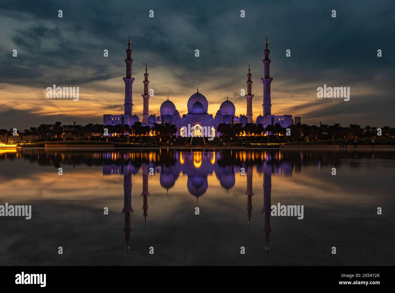 A picture of the Sheikh Zayed Grand Mosque reflected on the Oasis of ...