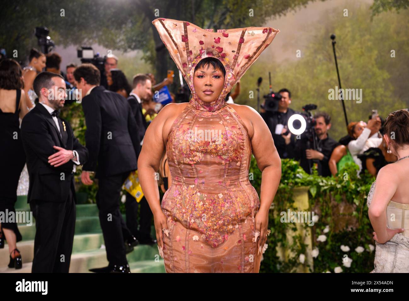 New York, USA. 6 May 2024. Lizzo attending the Metropolitan Museum of ...