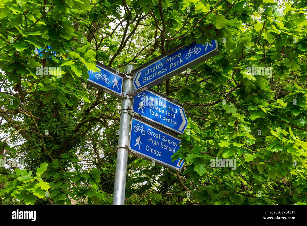 Local rural footpath signage Stock Photo - Alamy