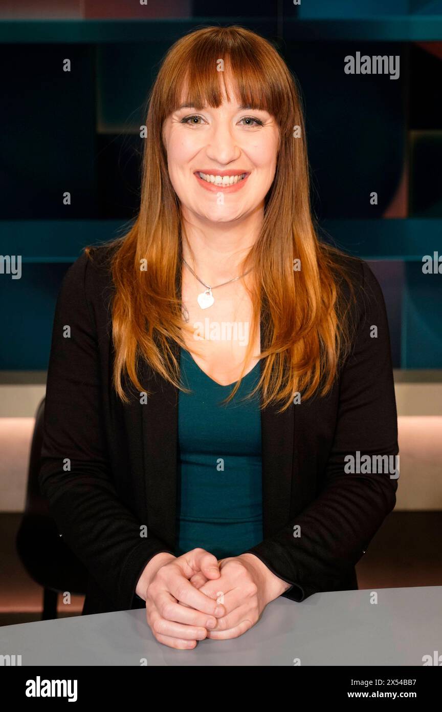 Heidi Reichinnek in der ARD-Talkshow hart aber fair im Studio Adlershof ...