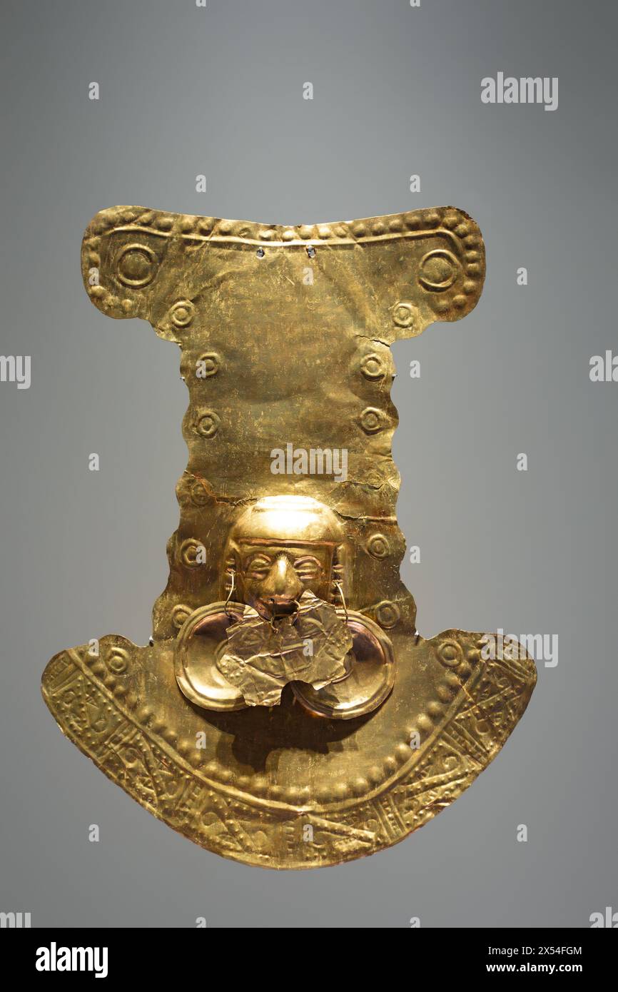 Pre-Columbian gold statuette in the Museo del Oro. Golden indigenous ...
