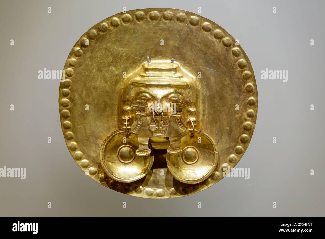 Pre columbian american artifacts hi-res stock photography and images ...