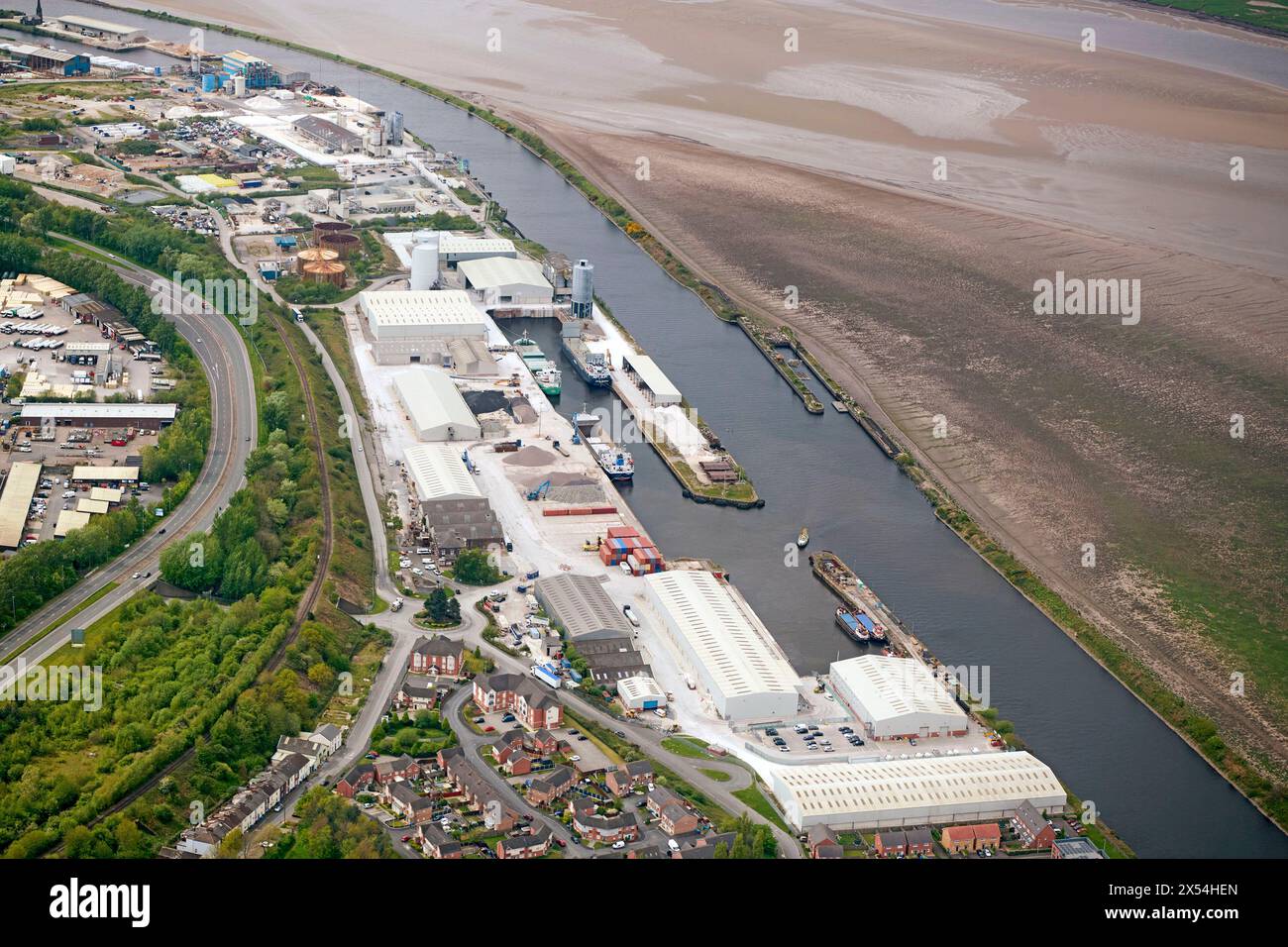 Runcorn docks hi-res stock photography and images - Alamy