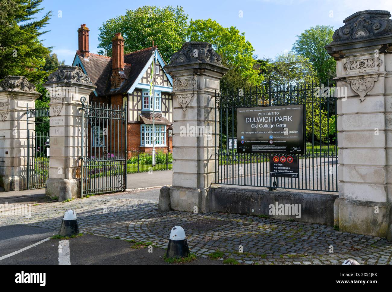 Old College Gate entrance and College Lodge, Dulwich Park, London ...