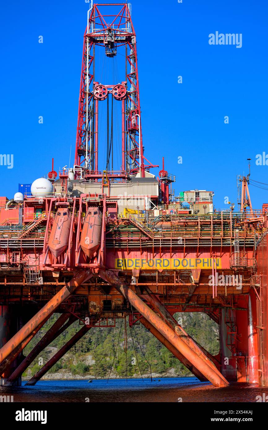 Dolphin drilling rig hi-res stock photography and images - Alamy