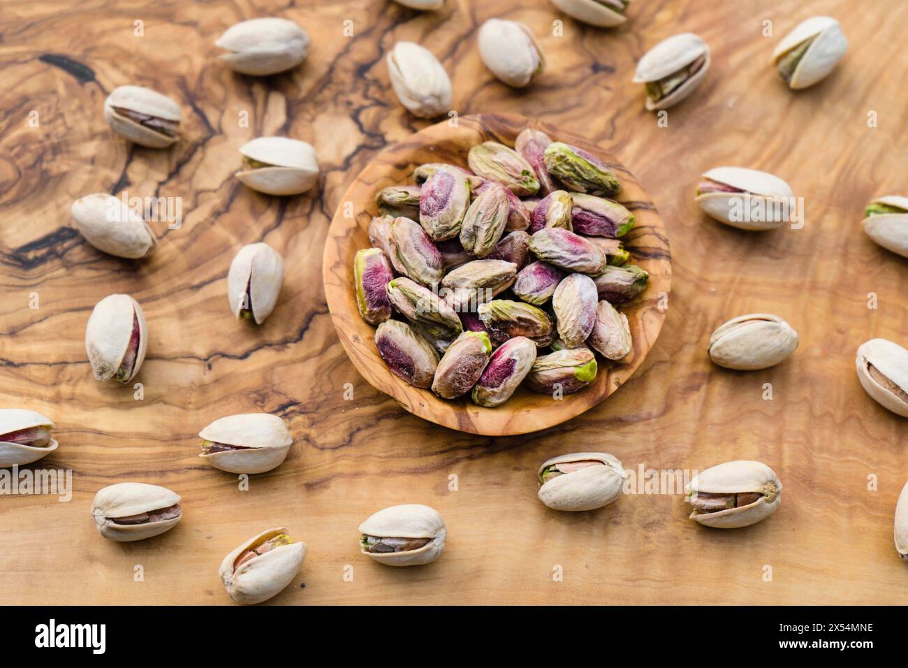 pistachio nut (Pistacia vera), roasted pistachios, with and without ...