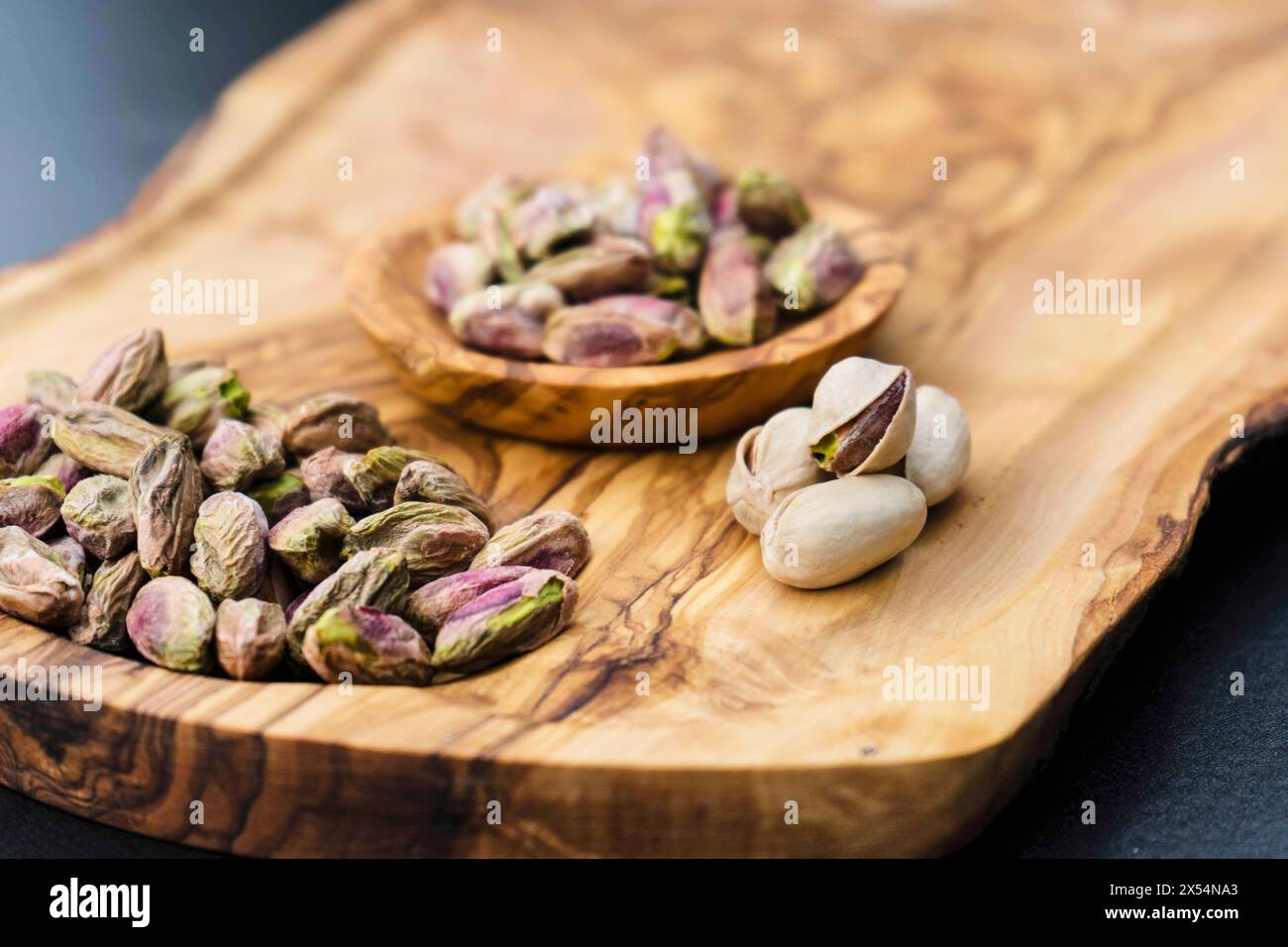 pistachio nut (Pistacia vera), roasted pistachios, with and without ...