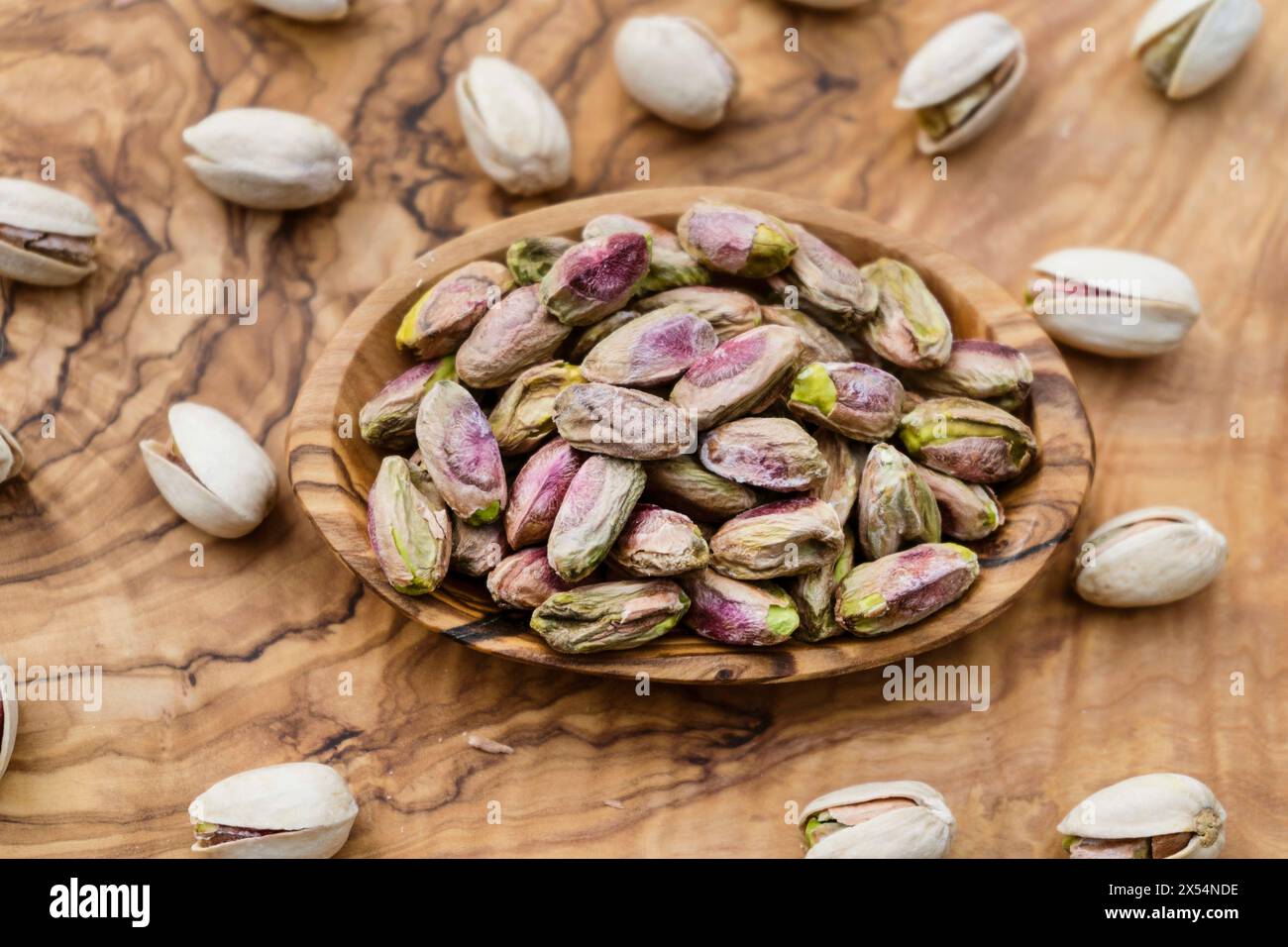 pistachio nut (Pistacia vera), roasted pistachios, with and without ...