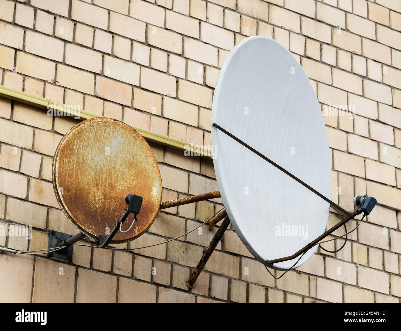 Parabola building hi-res stock photography and images - Alamy