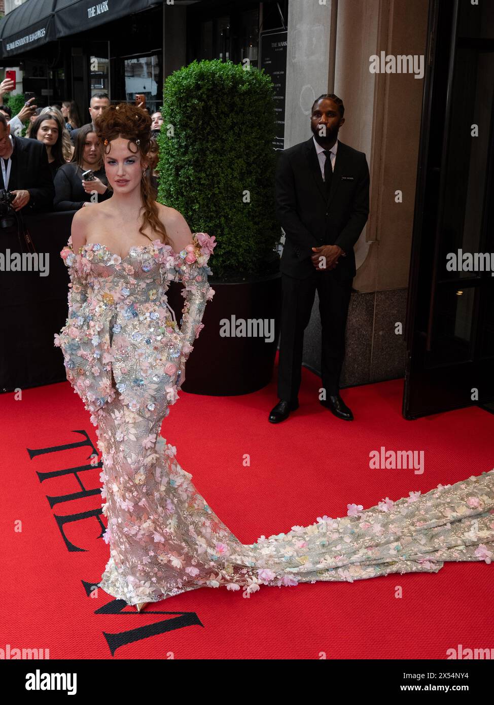 Haley Kalil departs The Mark Hotel for the 2024 Met Gala in New York ...