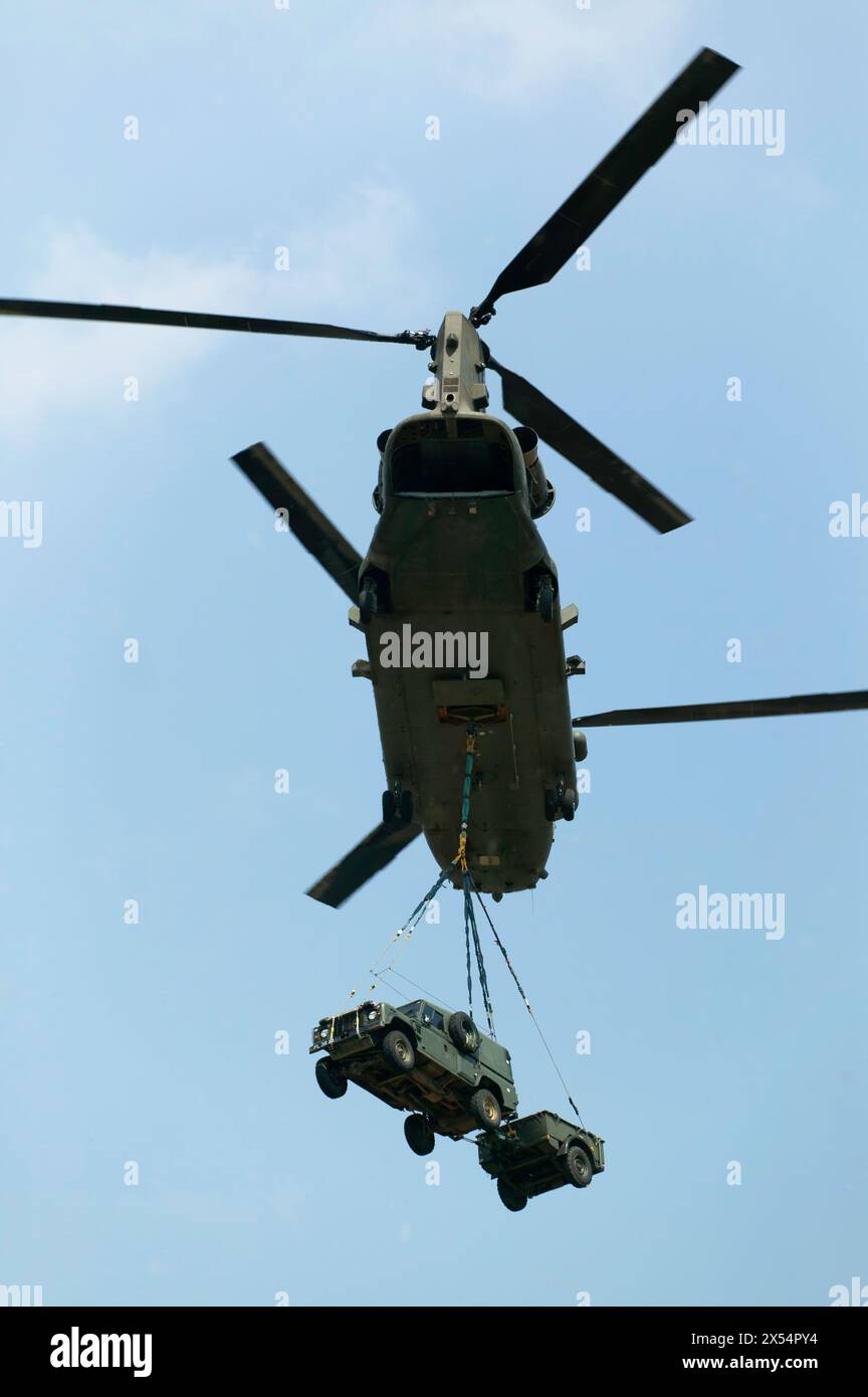 Underslung landrover and trailer hi-res stock photography and images ...