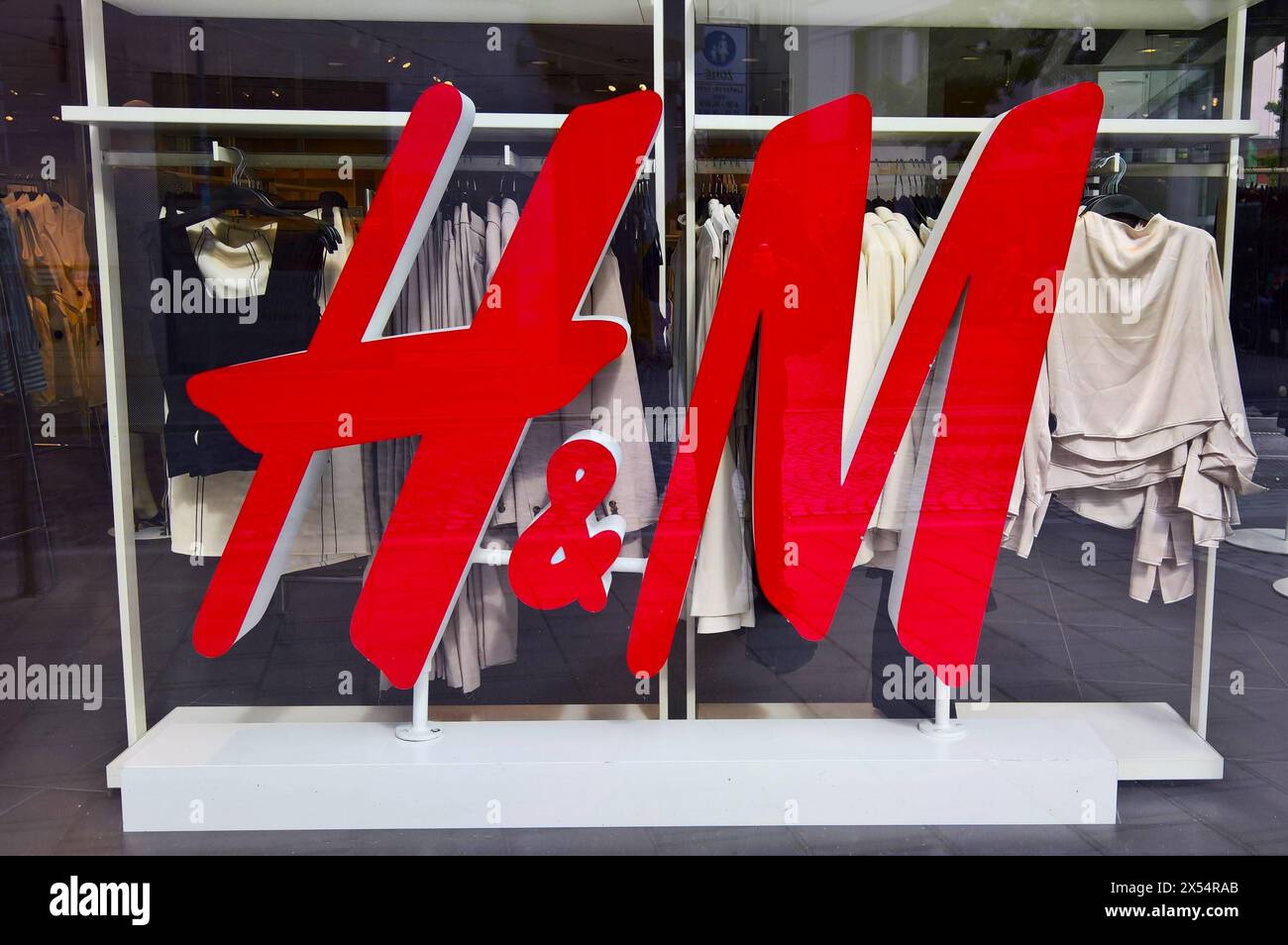 Hum logo hi-res stock photography and images - Alamy