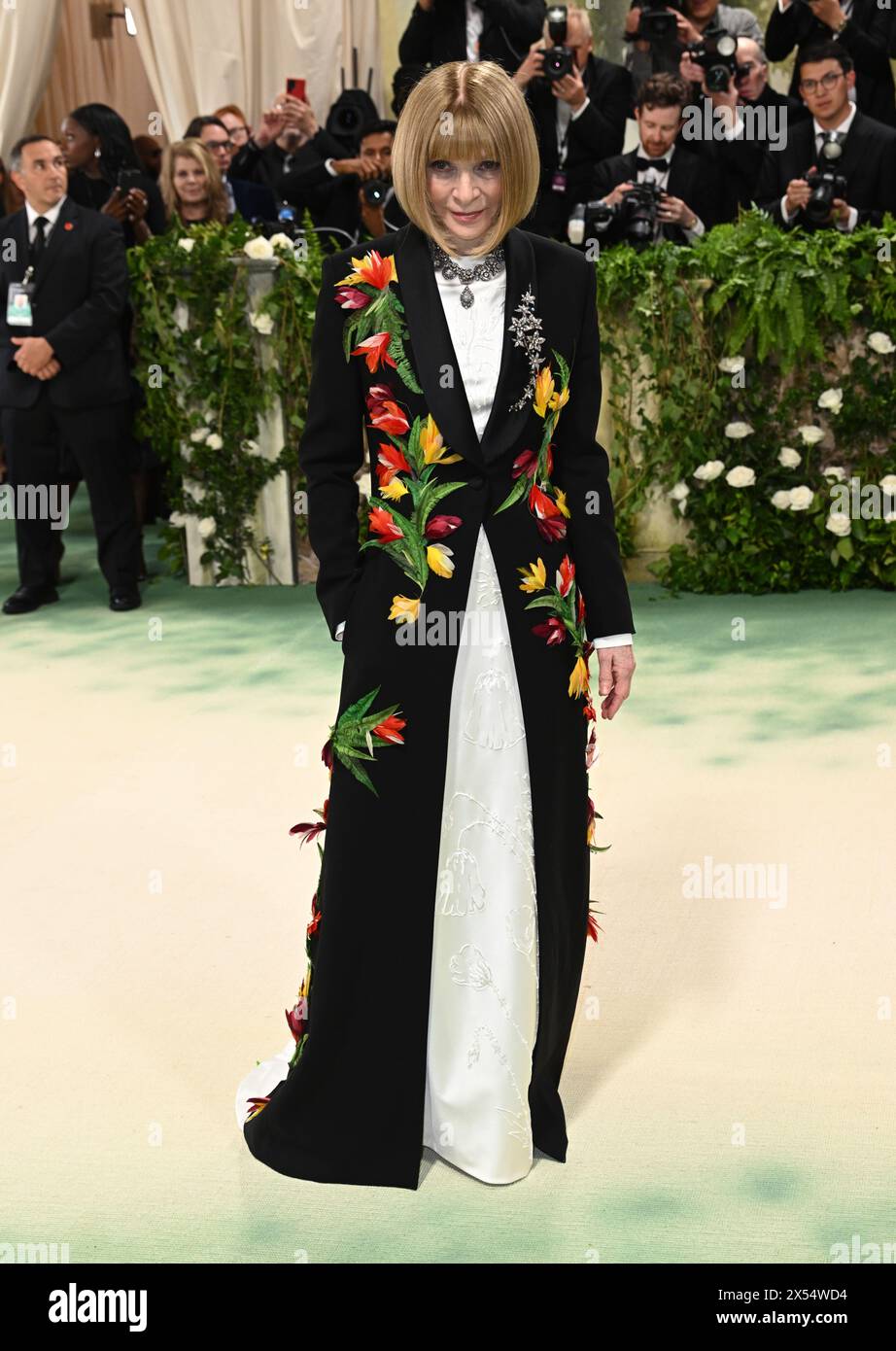New York, USA. May 6th, 2024. Anna Wintour arriving at The Met Gala, Sleeping Beauties ...