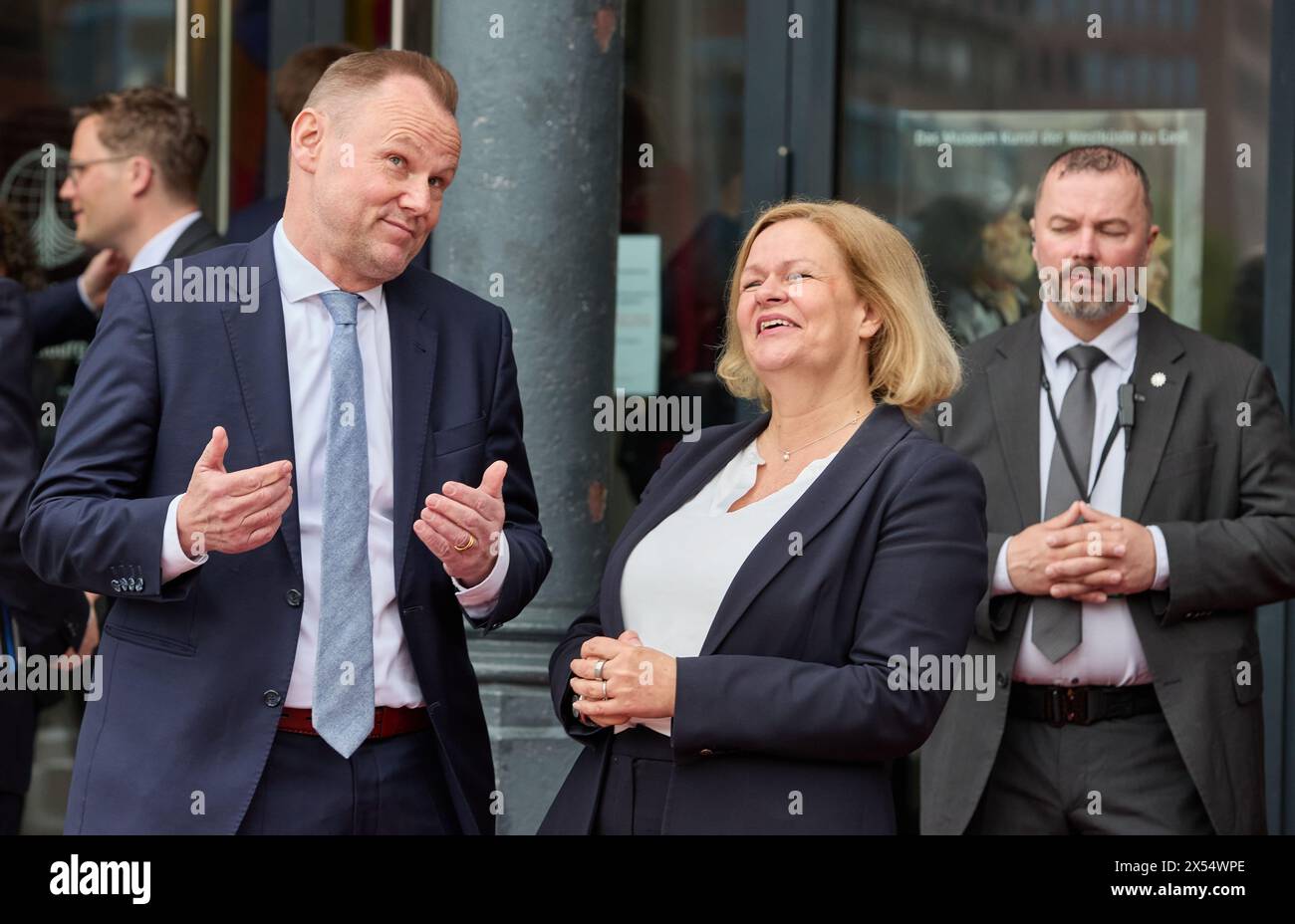 07 May 2024, Hamburg: Andy Grote (SPD, l), Hamburg's Senator for the ...