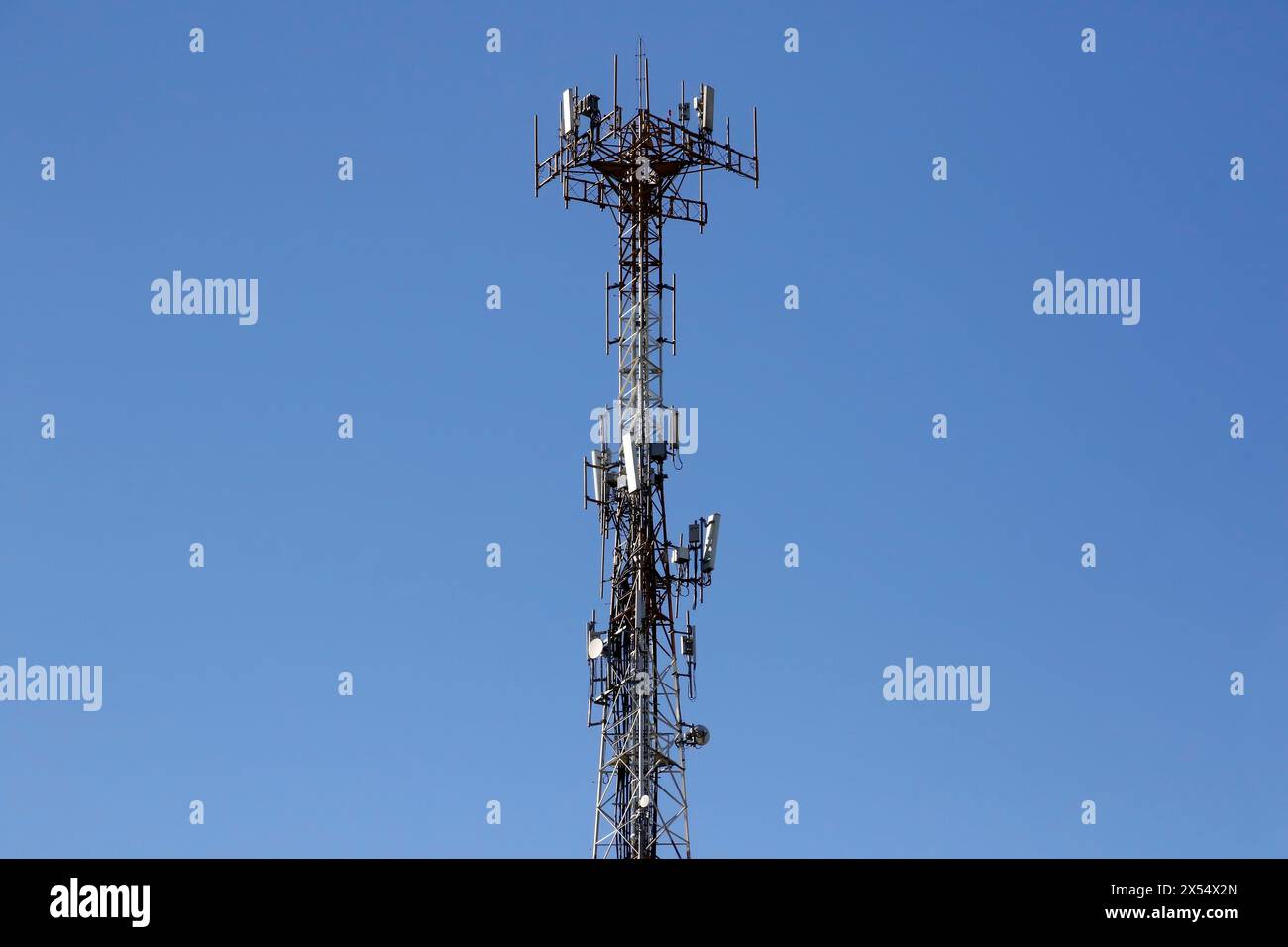 Mobile phone signal tower hi-res stock photography and images - Alamy