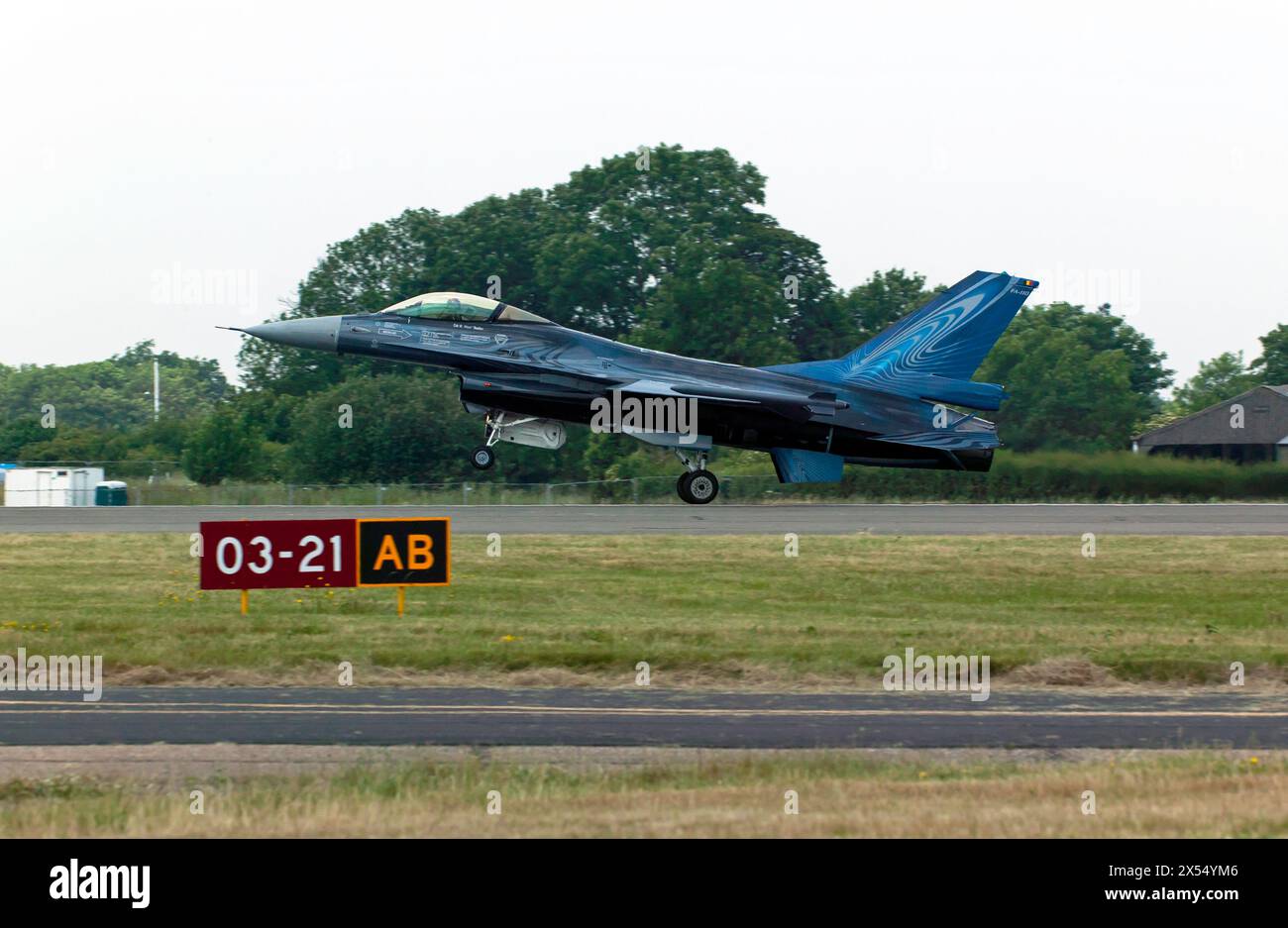 Belgian Air Component's F-16AM Fighting Falcon solo display aircraft ...