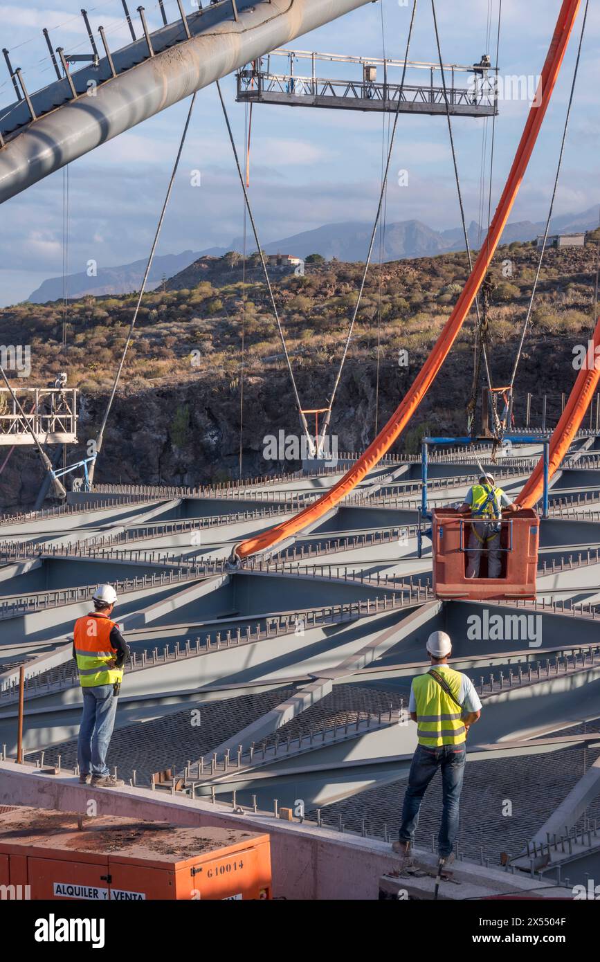 Placing heavy metallic structures in the frame of a bridge Stock Photo ...