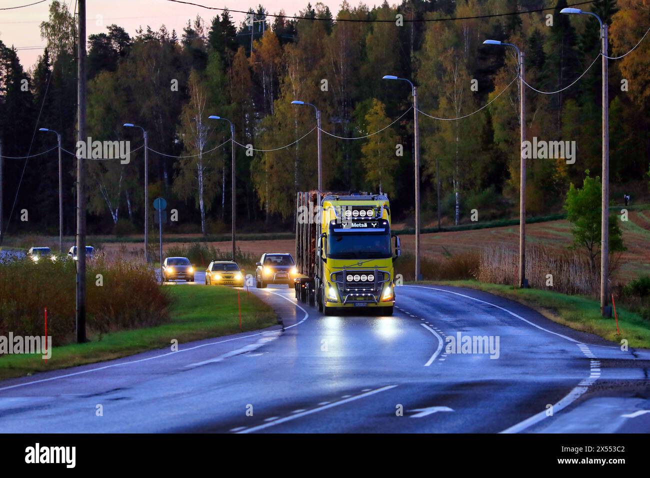 Logging truck hi-res stock photography and images - Alamy