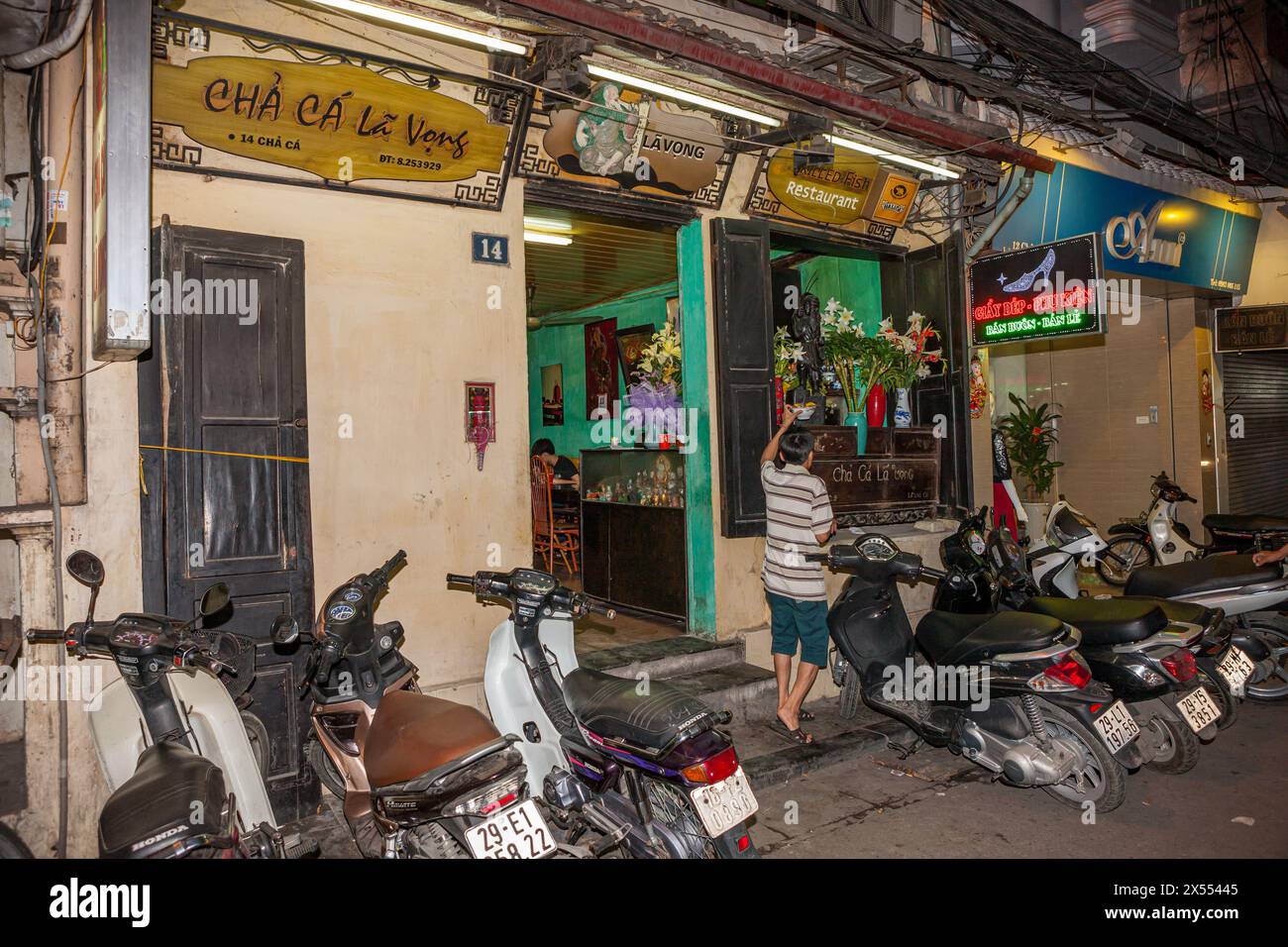 Vietnam, Hanoi, Cha Ca La Vong restaurant Stock Photo - Alamy