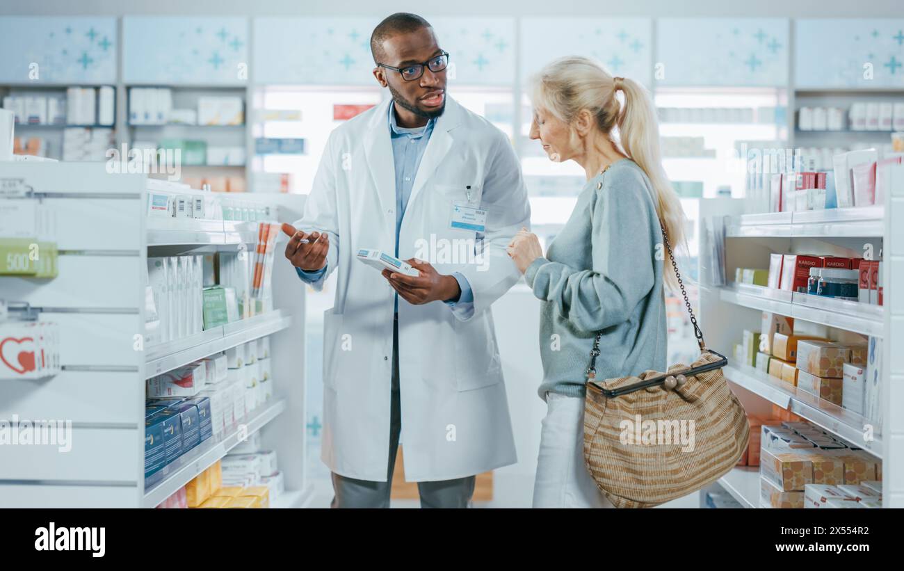 Cusotmer support hi-res stock photography and images - Alamy