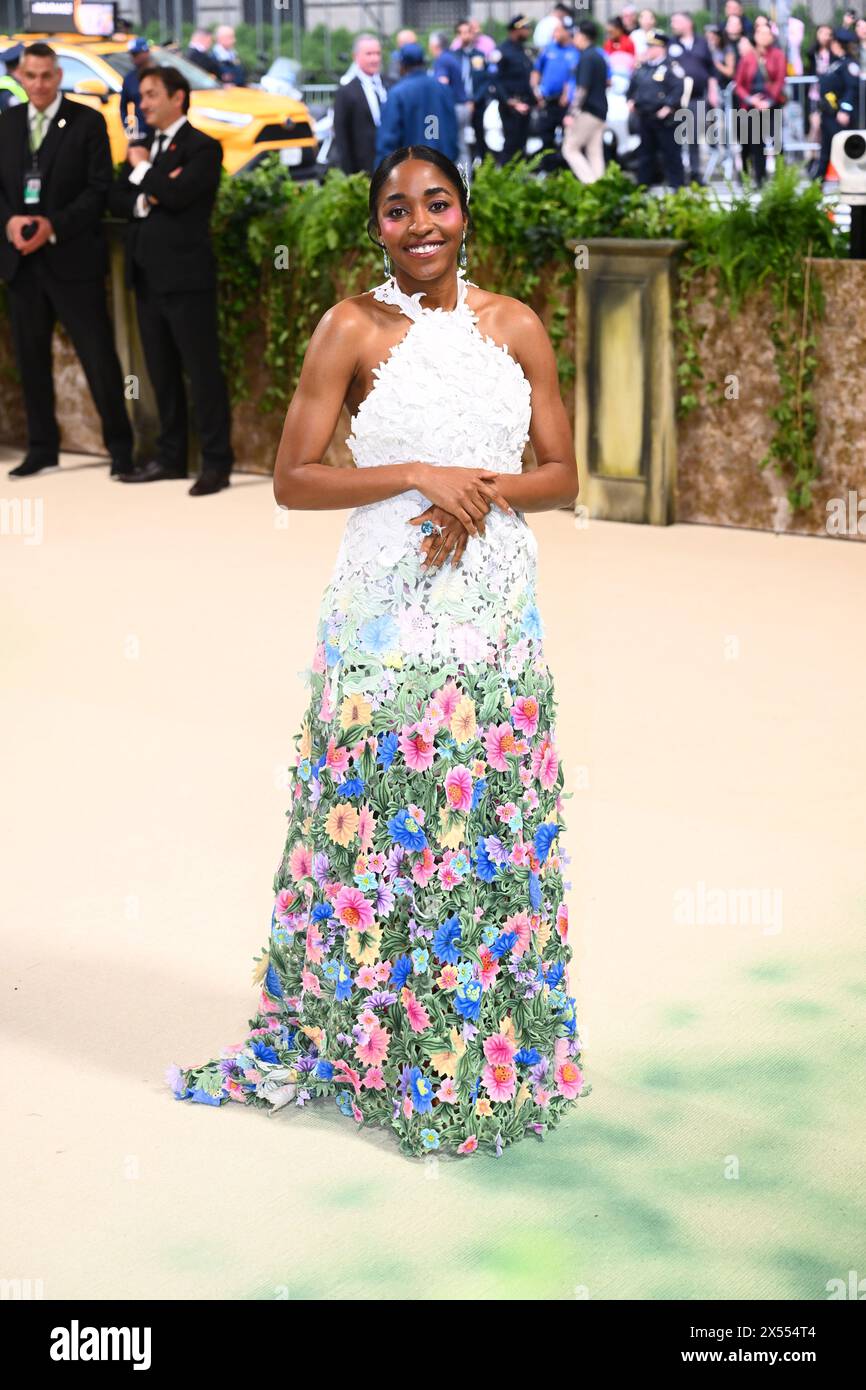 Ayo edebiri met gala hi-res stock photography and images - Alamy