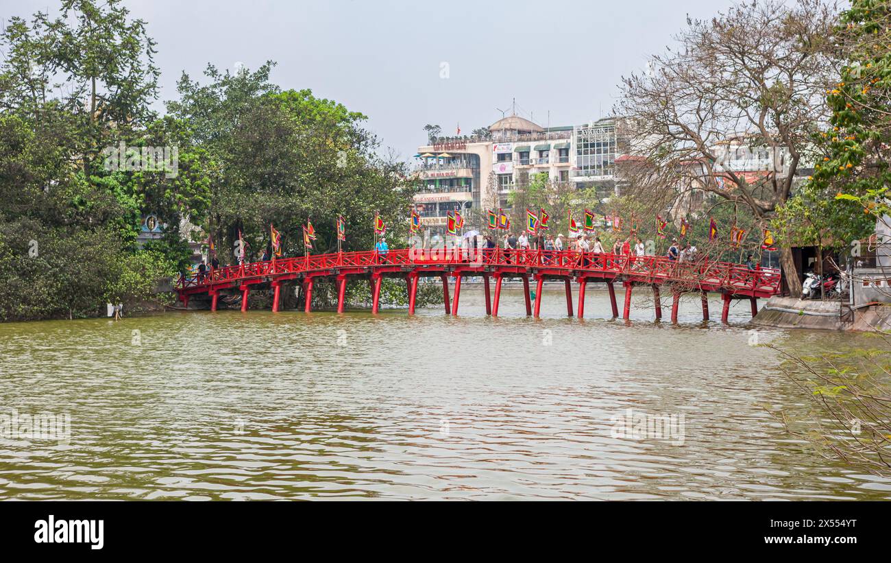 Vietnam, Hanoi, The Huc Bridge, Cau The Huc Stock Photo - Alamy