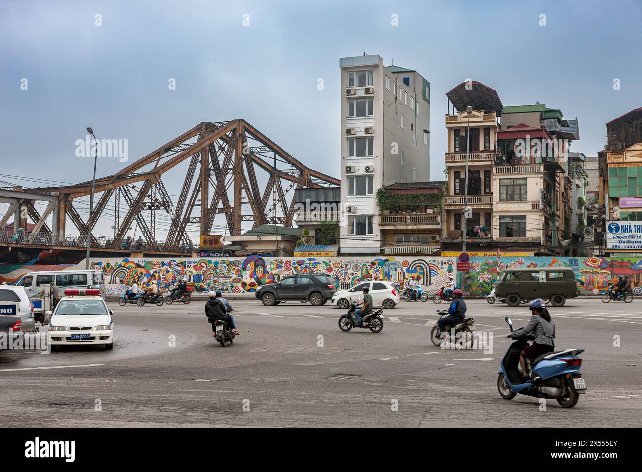 Vietnam, Hanoi, Long Bien Bridge, iron iconic bridge Stock Photo - Alamy