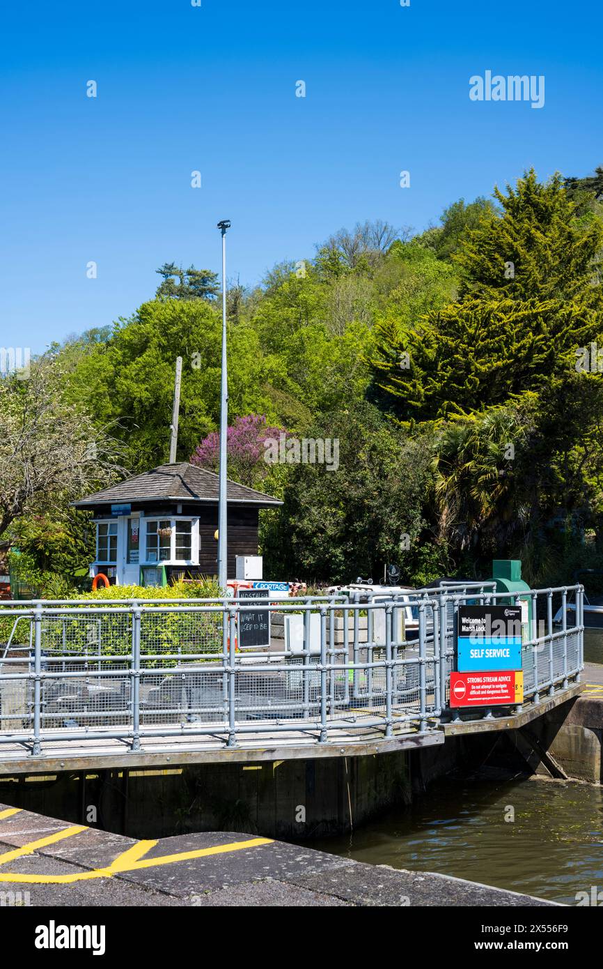 Marsh Lock, Henley-on-Thames, Oxfordshire, England, UK, GB Stock Photo ...