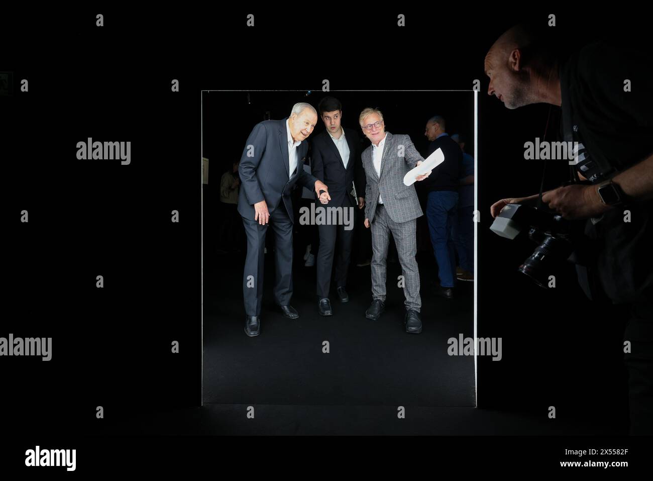 07 May 2024, Saxony, Leipzig: Robert Wilson (l-r), US director and ...