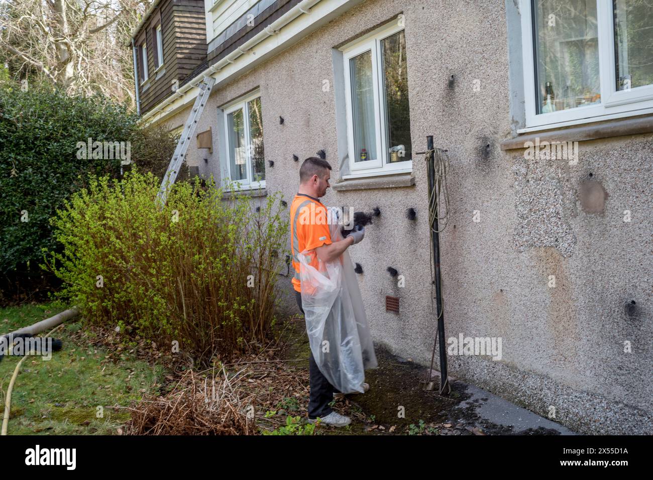 Extracting old cavity wall insulation that has failed prior to ...