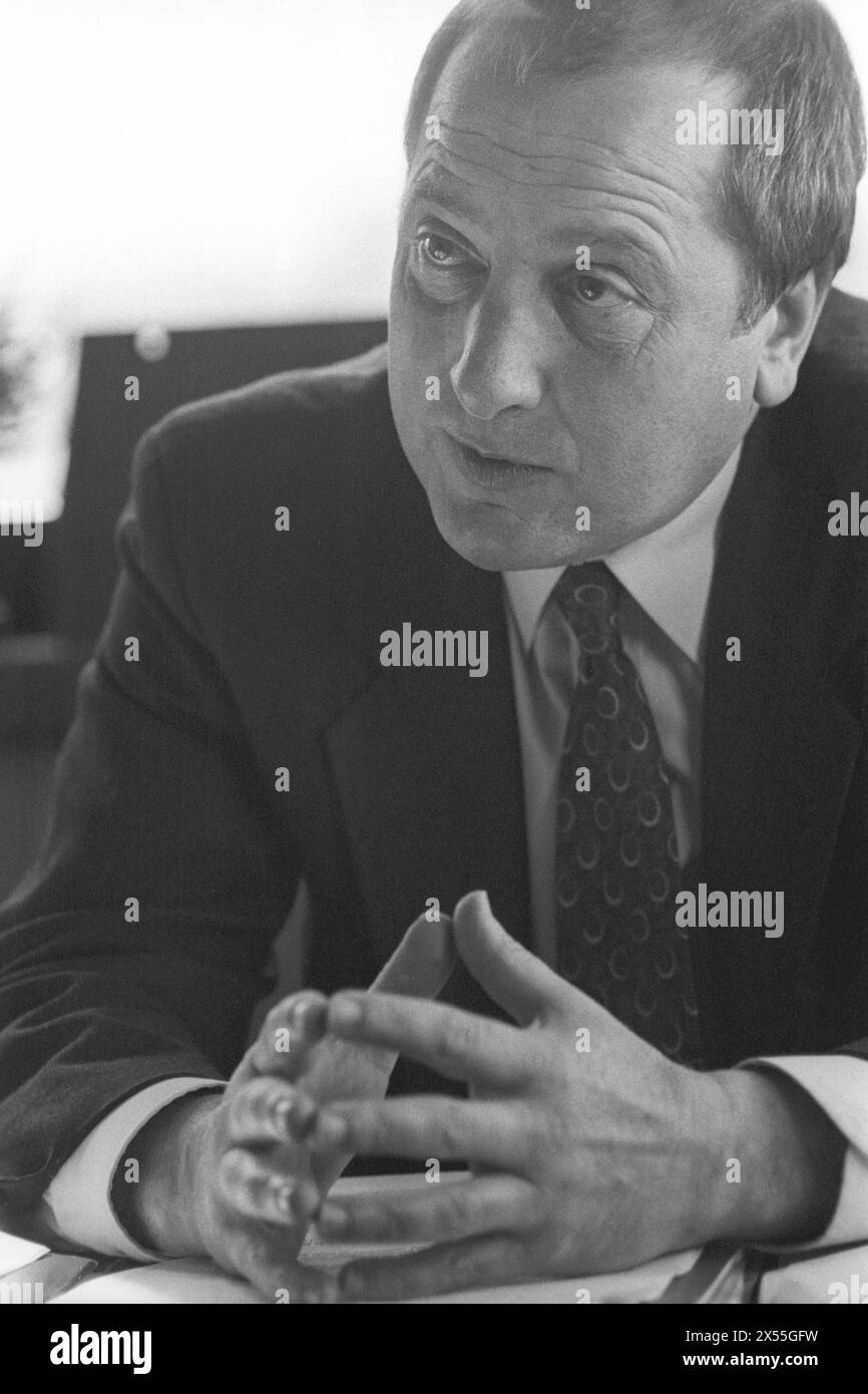 RON DAVIES, WELSH LABOUR LEADER, 1997: Welsh politician Ron Davies MP ...