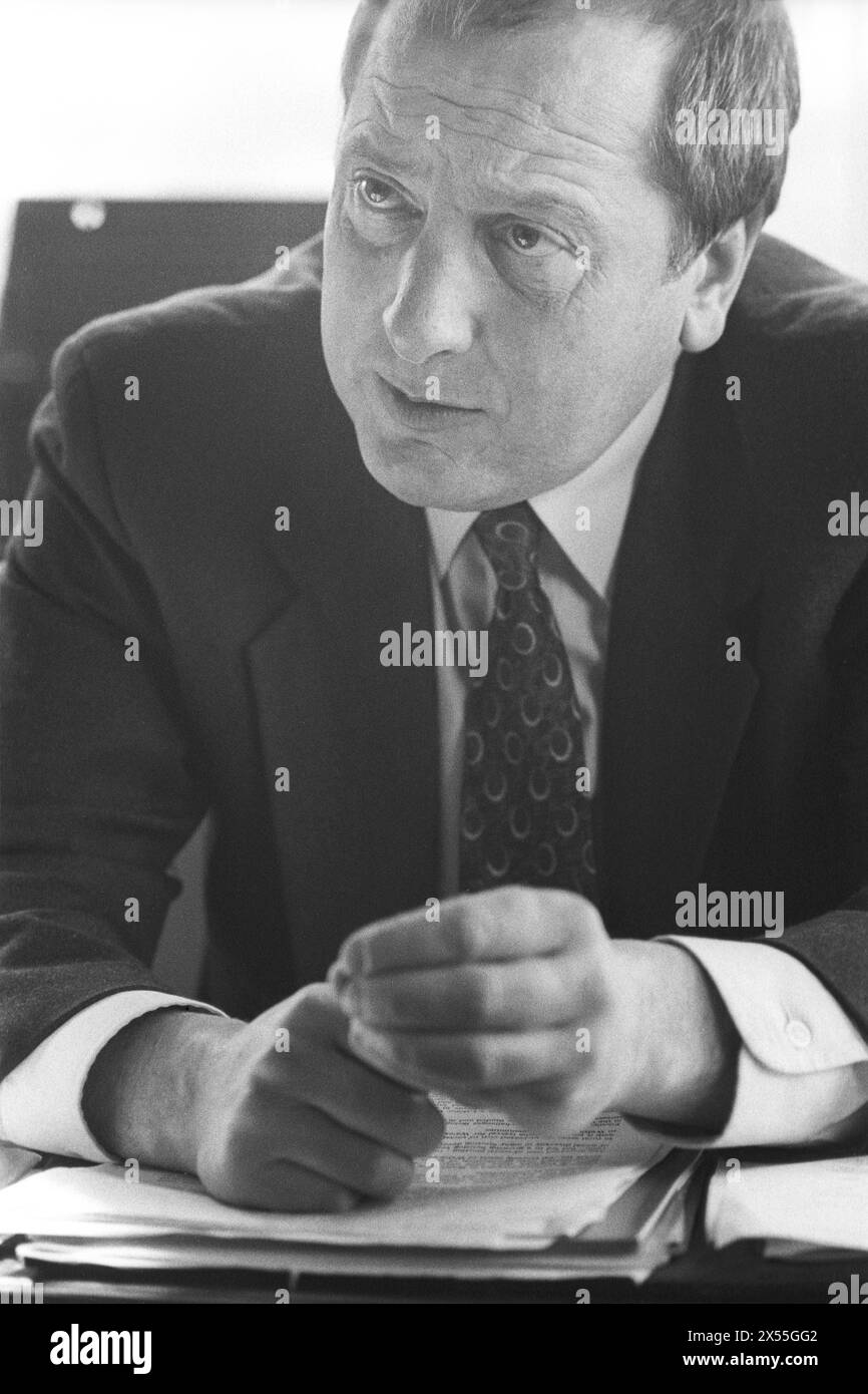 RON DAVIES, WELSH LABOUR LEADER, 1997: Welsh politician Ron Davies MP ...