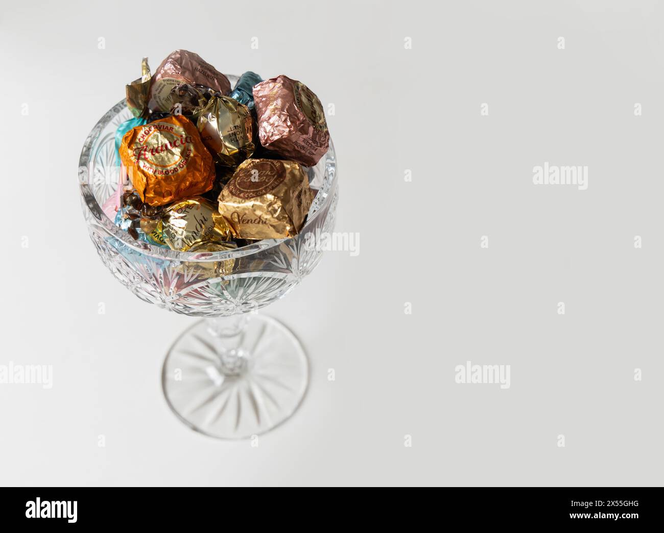 Chocolate pieces in glass bowl hi-res stock photography and images - Alamy