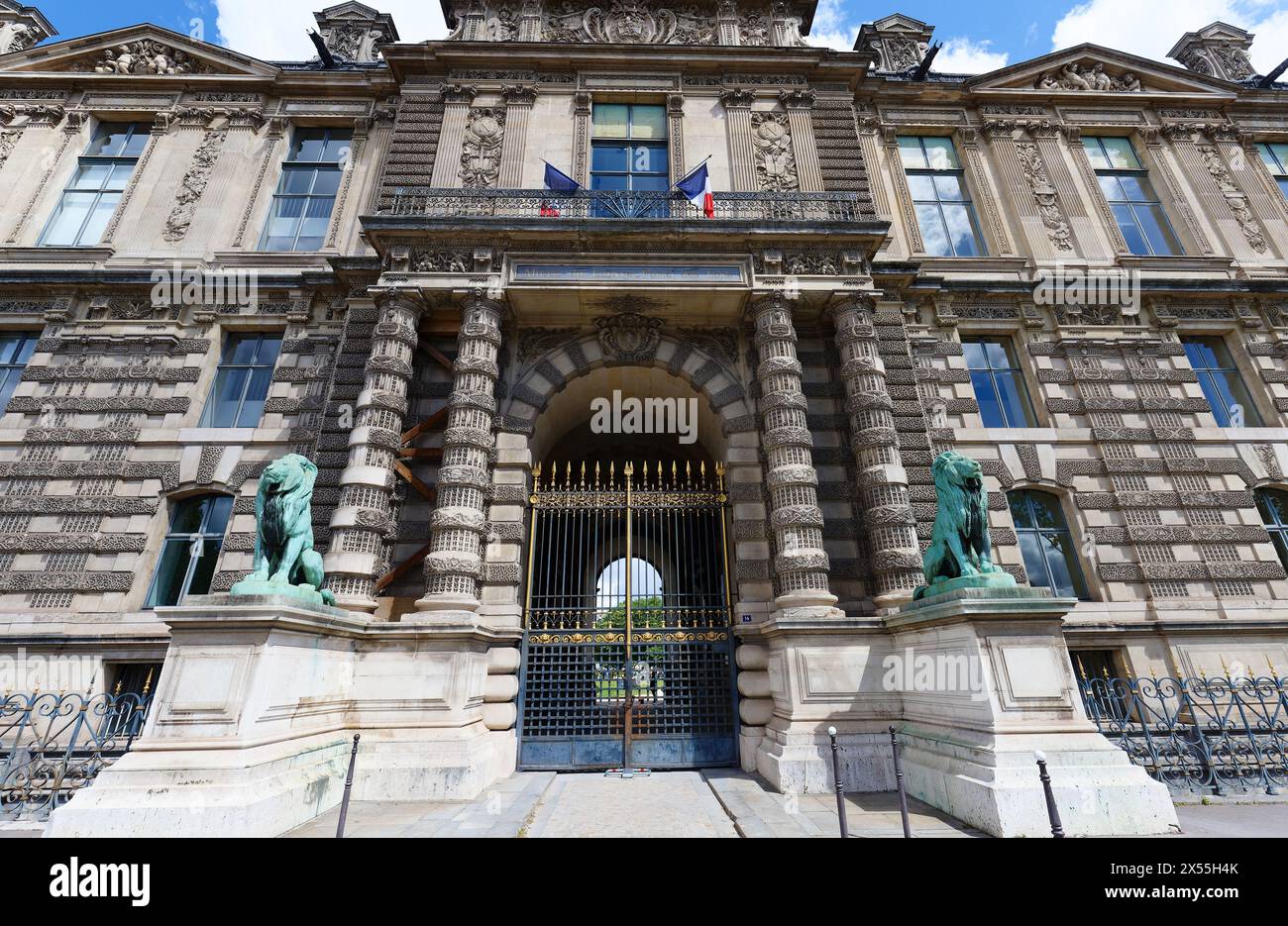 Louvre gate hi-res stock photography and images - Alamy