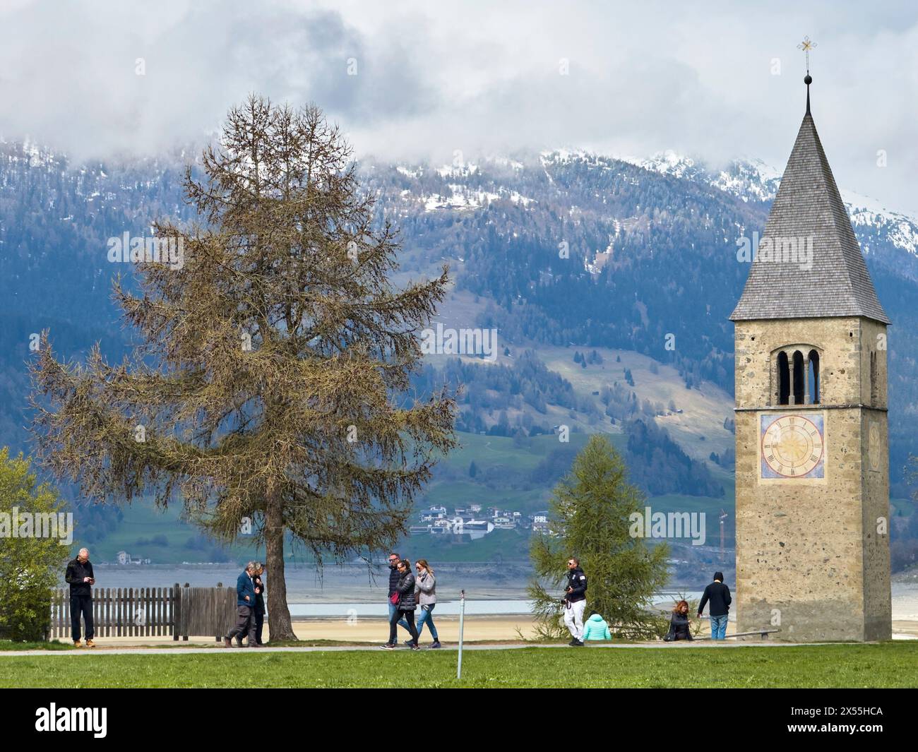 Reschen Am See, Italy. 27th Apr, 2024. Kirchturm von Altgraun in Lake ...