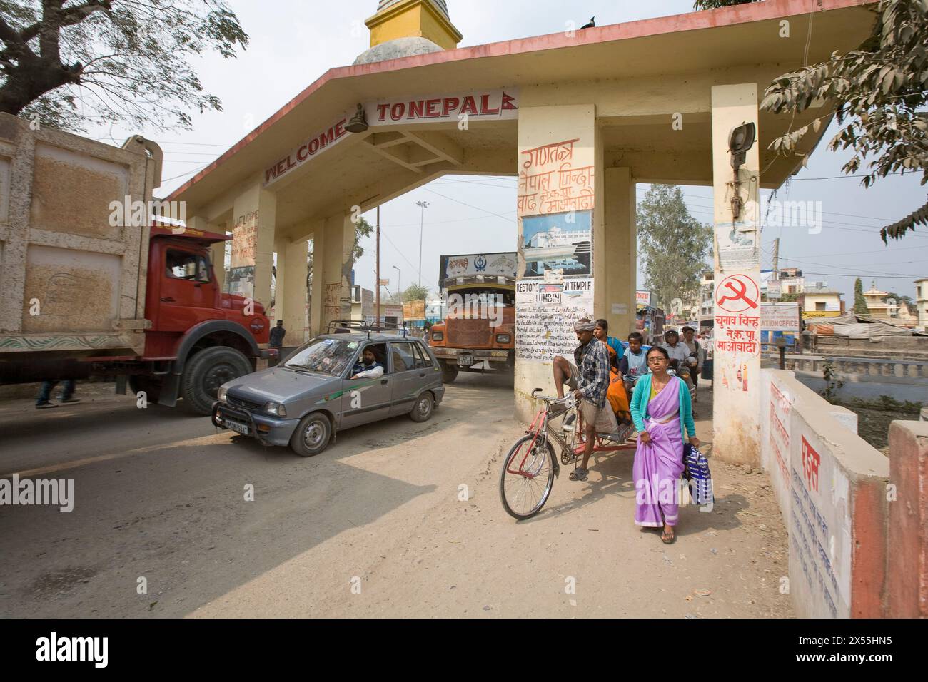 India and nepal border hi-res stock photography and images - Alamy