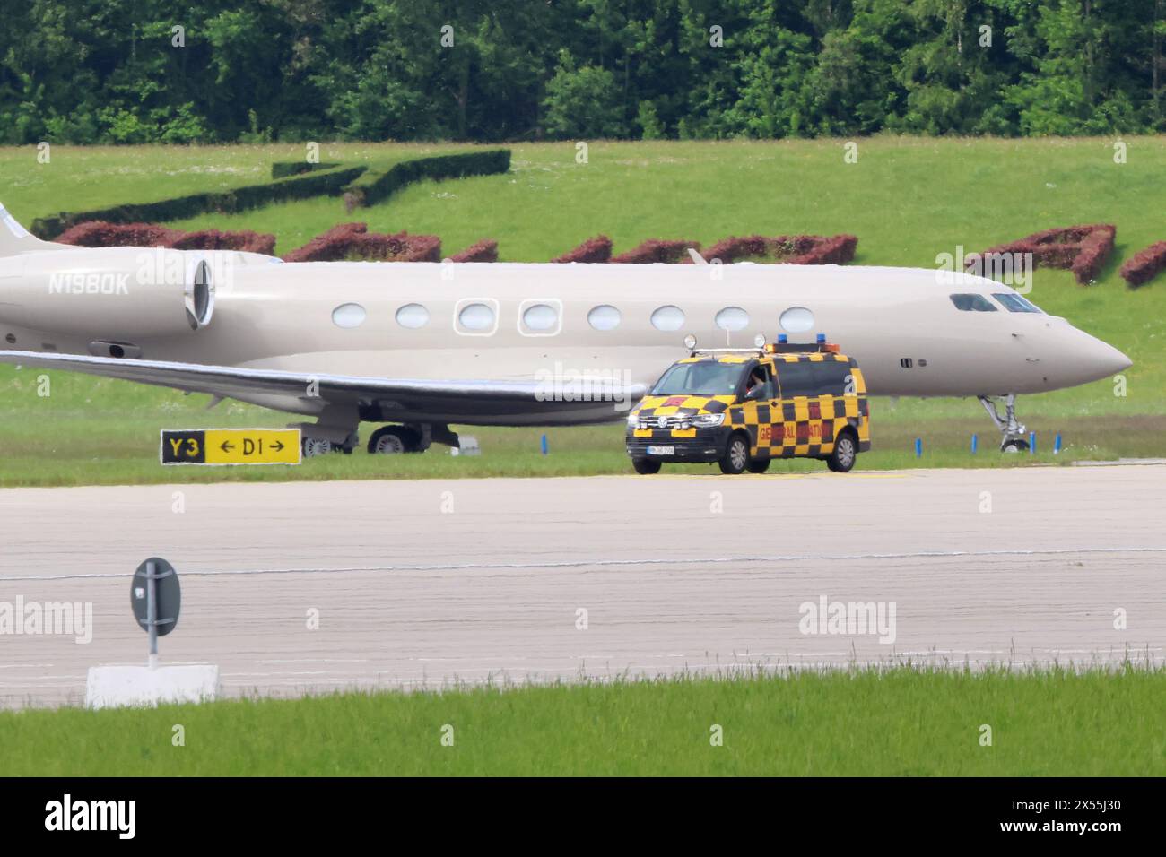 Hamburg, Germany. 07th May, 2024. Kim Kardashian's private jet with the ...