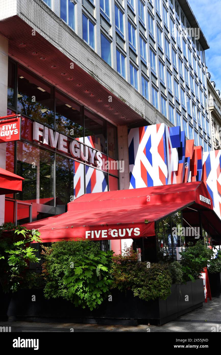 Five Guys fast food restaurant - Champs Elysées - Paris - France Stock ...